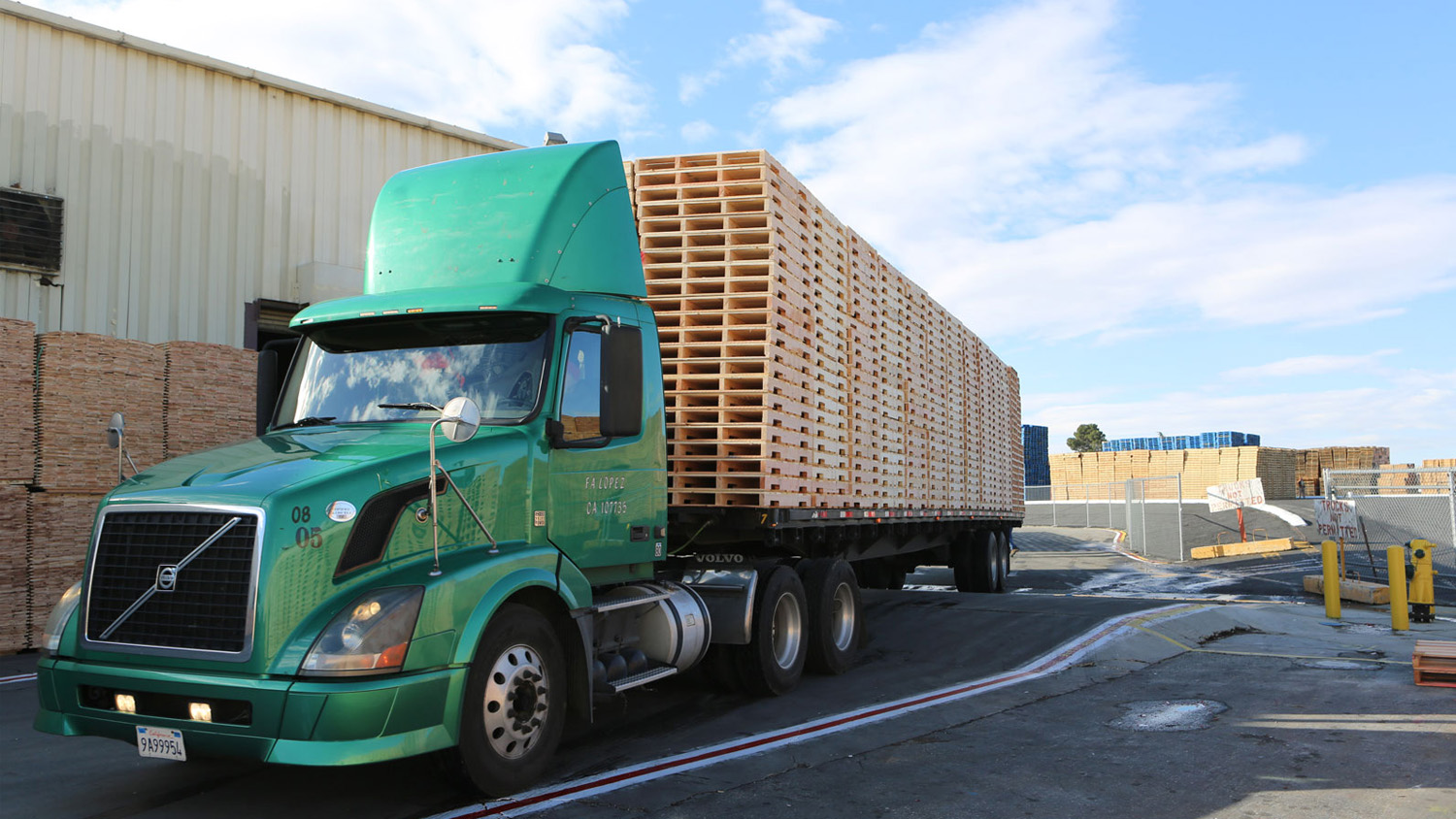 Services – Commercial Lumber & Pallet Company – Pallet Manufacturer